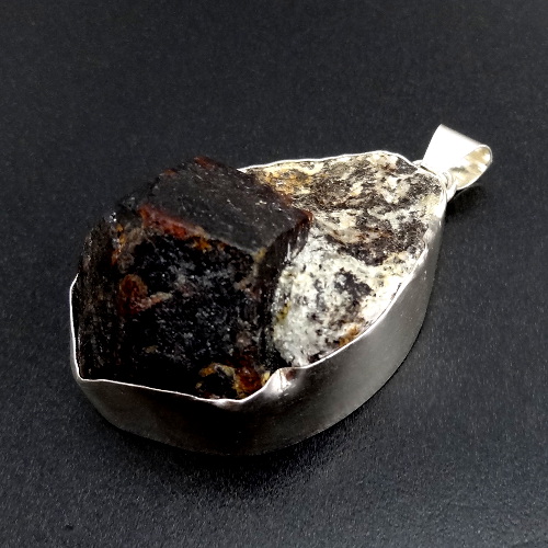 muskowit,skała,minerał,srebro,design,klasa,granat - Wisiory - Biżuteria ...